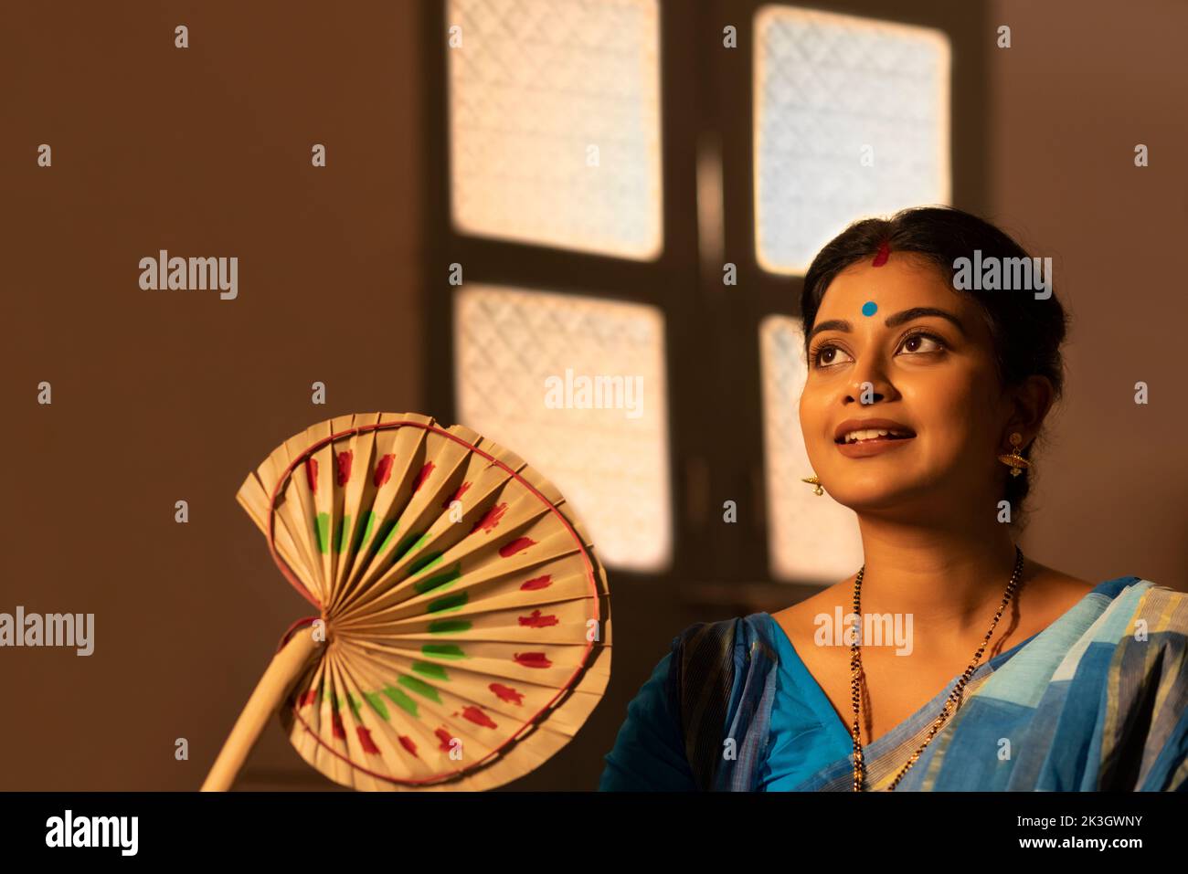Indian hand holding fan indian hi-res stock photography and images - Alamy