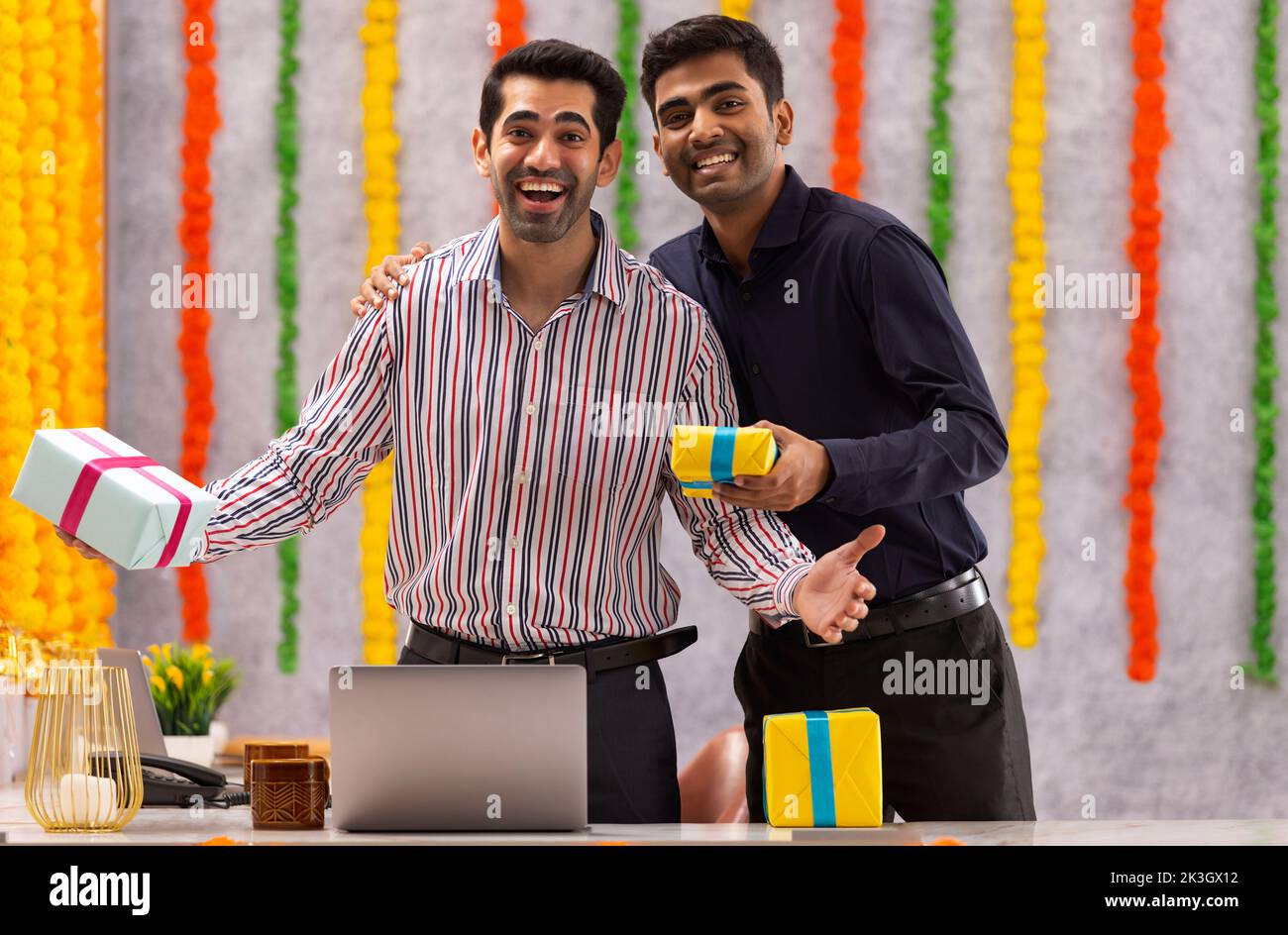 Celebrating in office colleagues hi-res stock photography and images ...