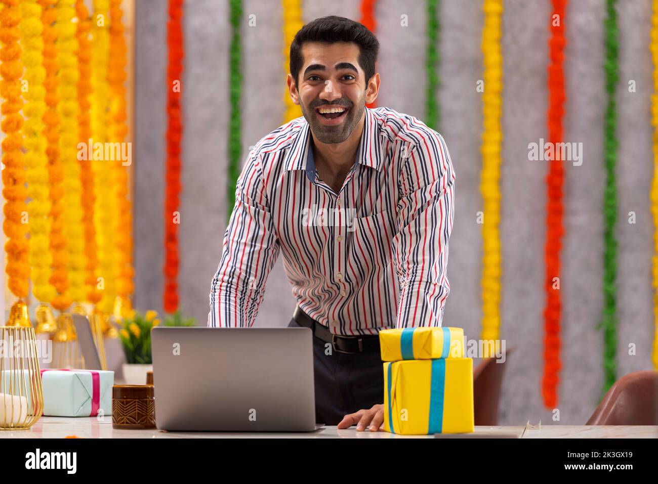 Diwali celebration in office hi-res stock photography and images - Alamy