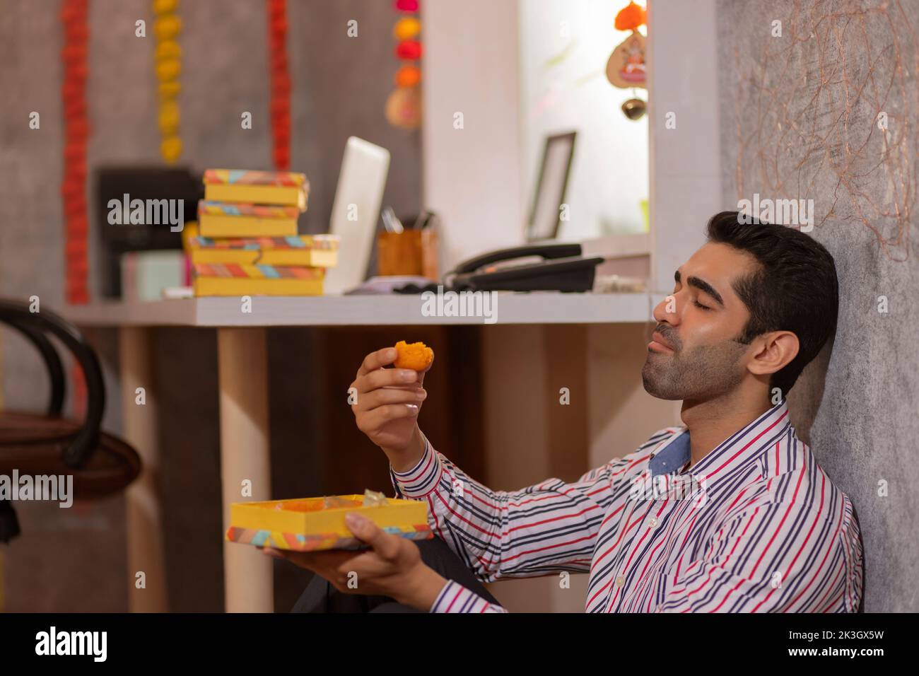 Diwali celebration in office hi-res stock photography and images - Alamy