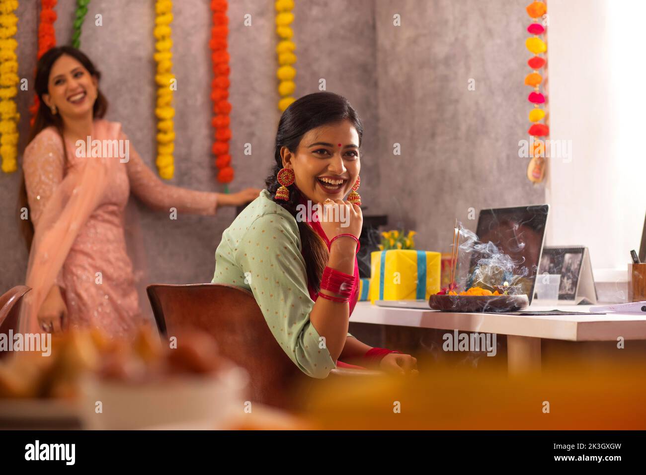 Employee having fun hi-res stock photography and images - Alamy