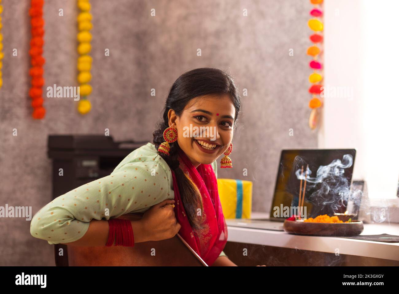 Diwali celebration in office hi-res stock photography and images - Alamy