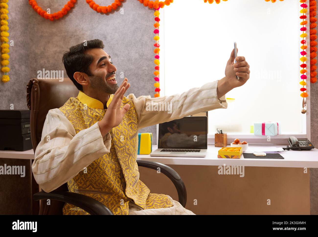 Phone call celebration hi-res stock photography and images - Alamy