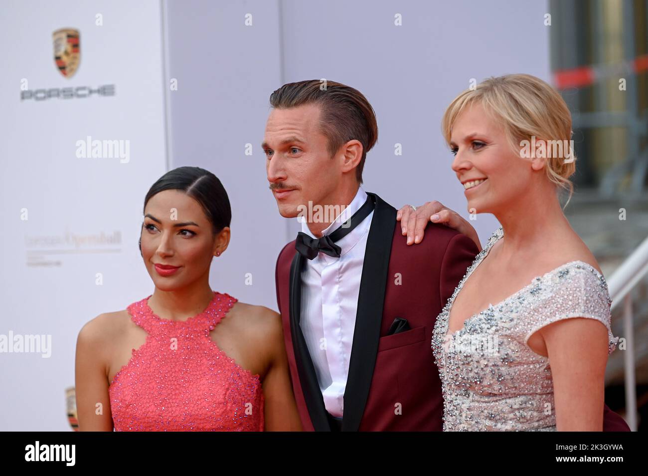 Leipzig, Germany. 24th Sep, 2022. Actors Amy Mußul (l-r), Johannes ...