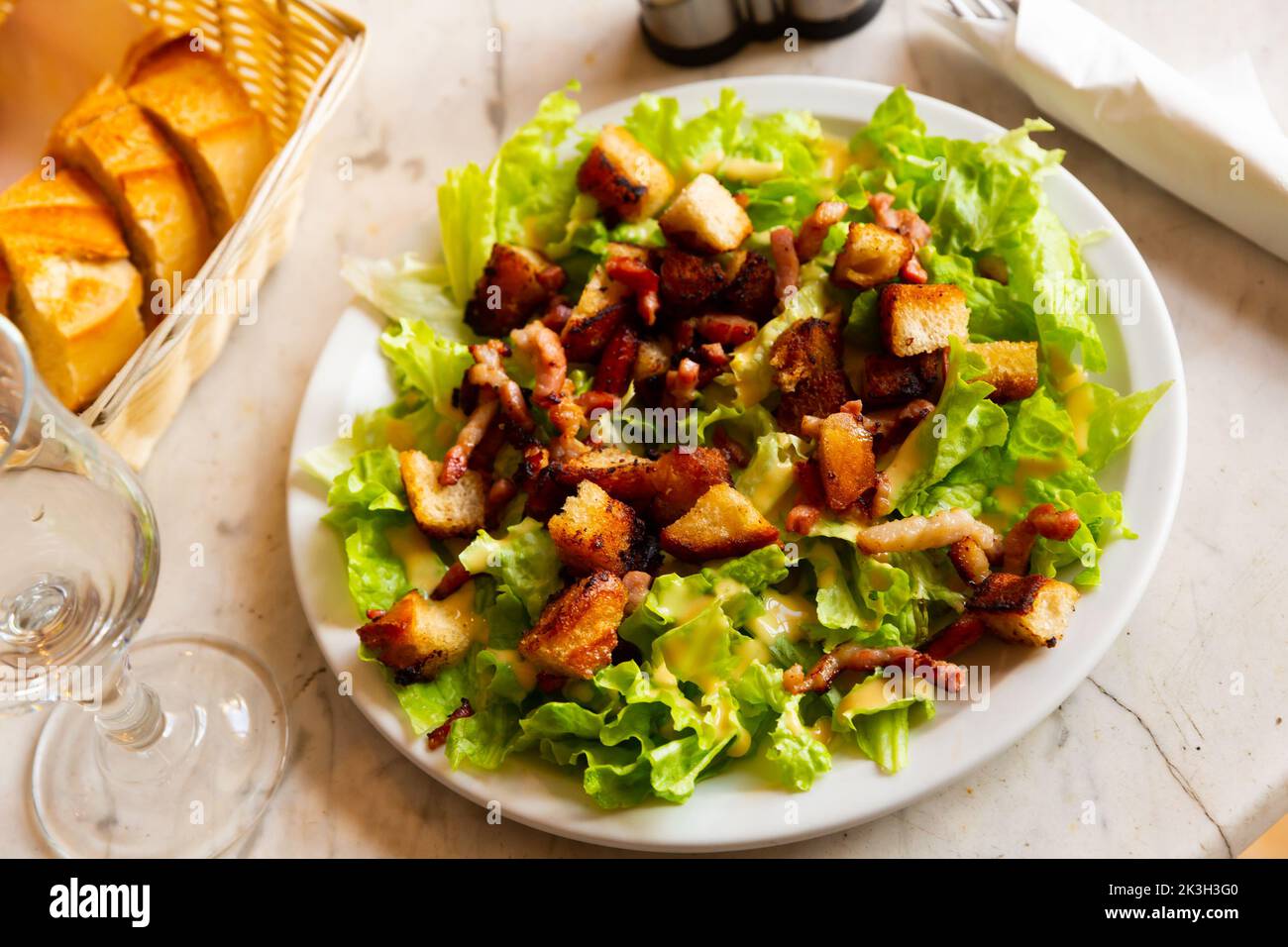 Lardon salad hi-res stock photography and images - Alamy