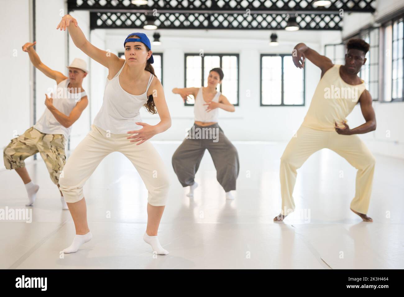 Kazakh dancers hi-res stock photography and images - Alamy