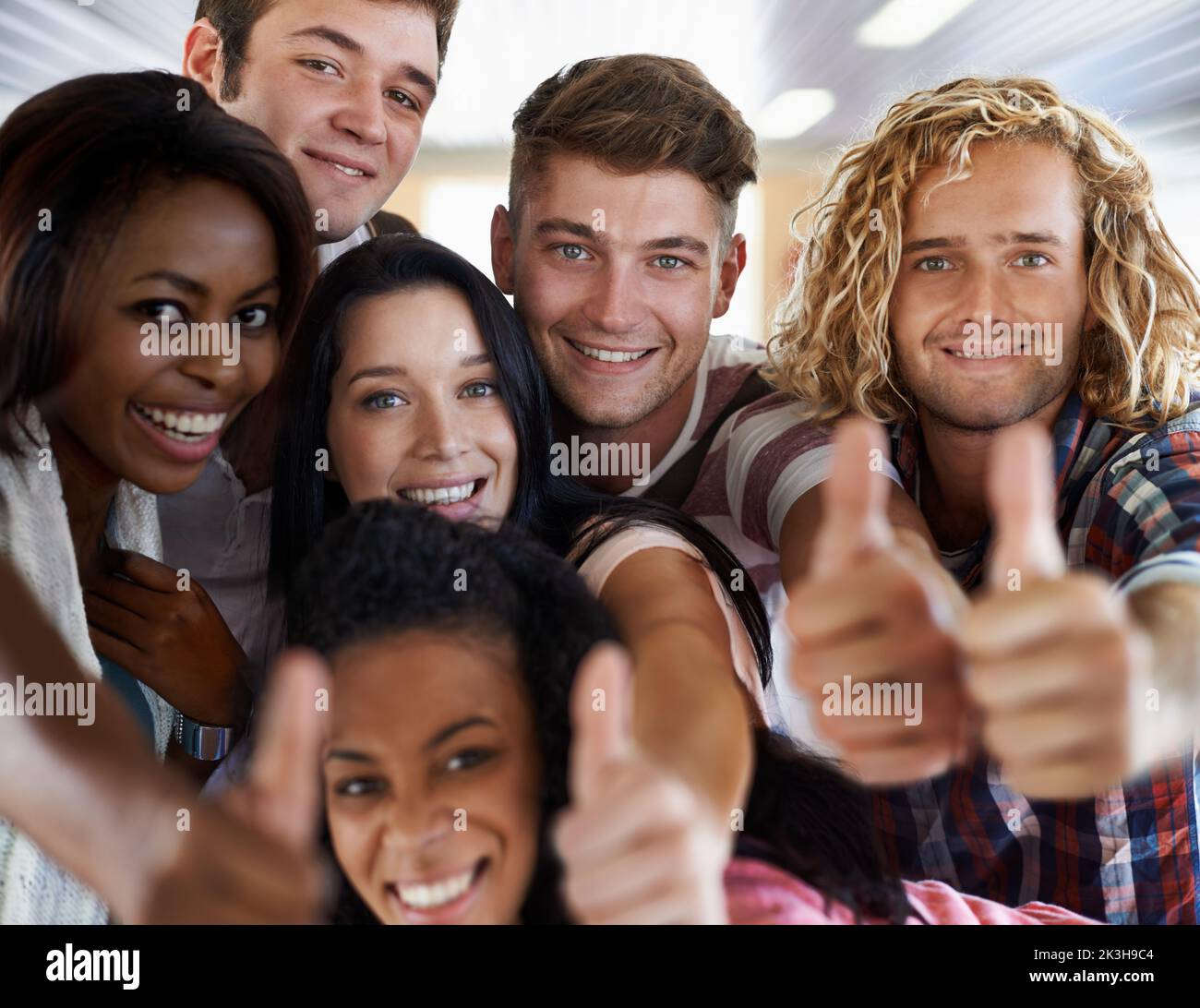 Happy students university campus hi-res stock photography and images ...