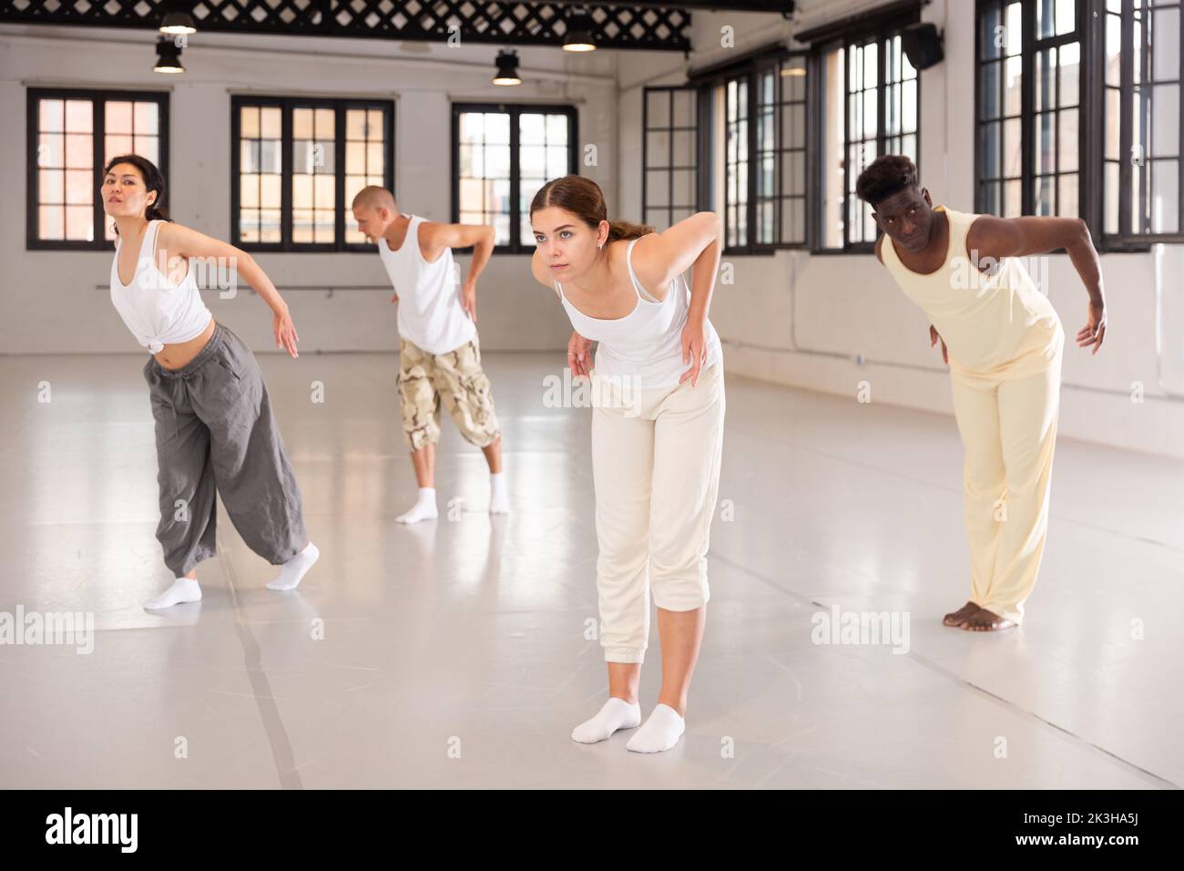 Group of young people learning modern dance movements Stock Photo - Alamy