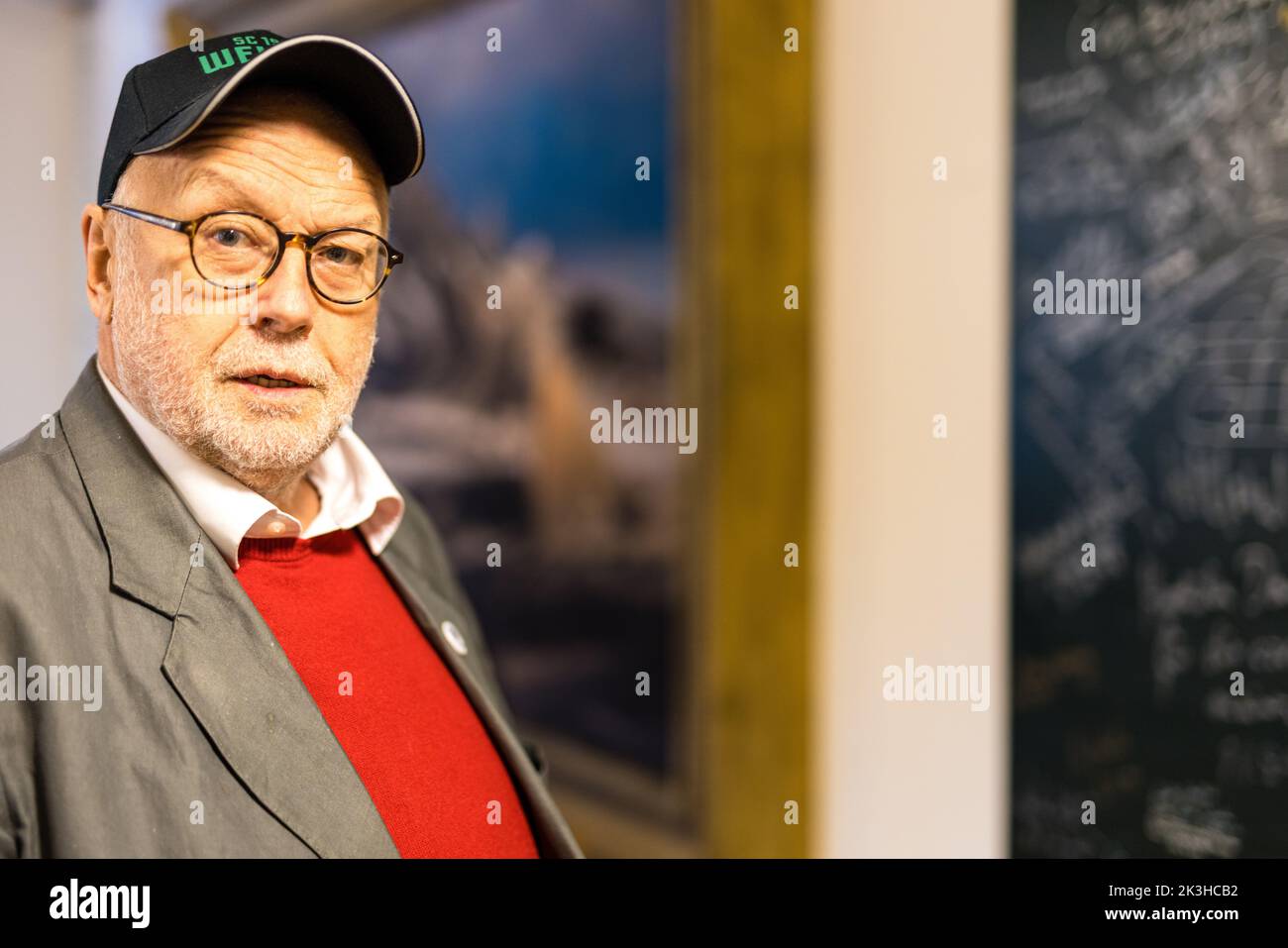 Cottbus, Germany. 26th Sep, 2022. Actor Thomas Thieme is about to ...