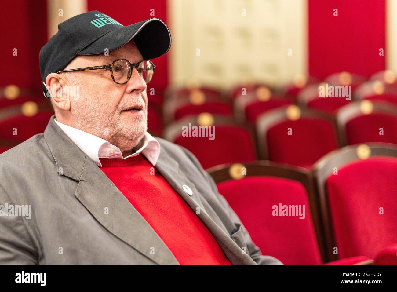 Cottbus, Germany. 26th Sep, 2022. Actor Thomas Thieme sits in the ...