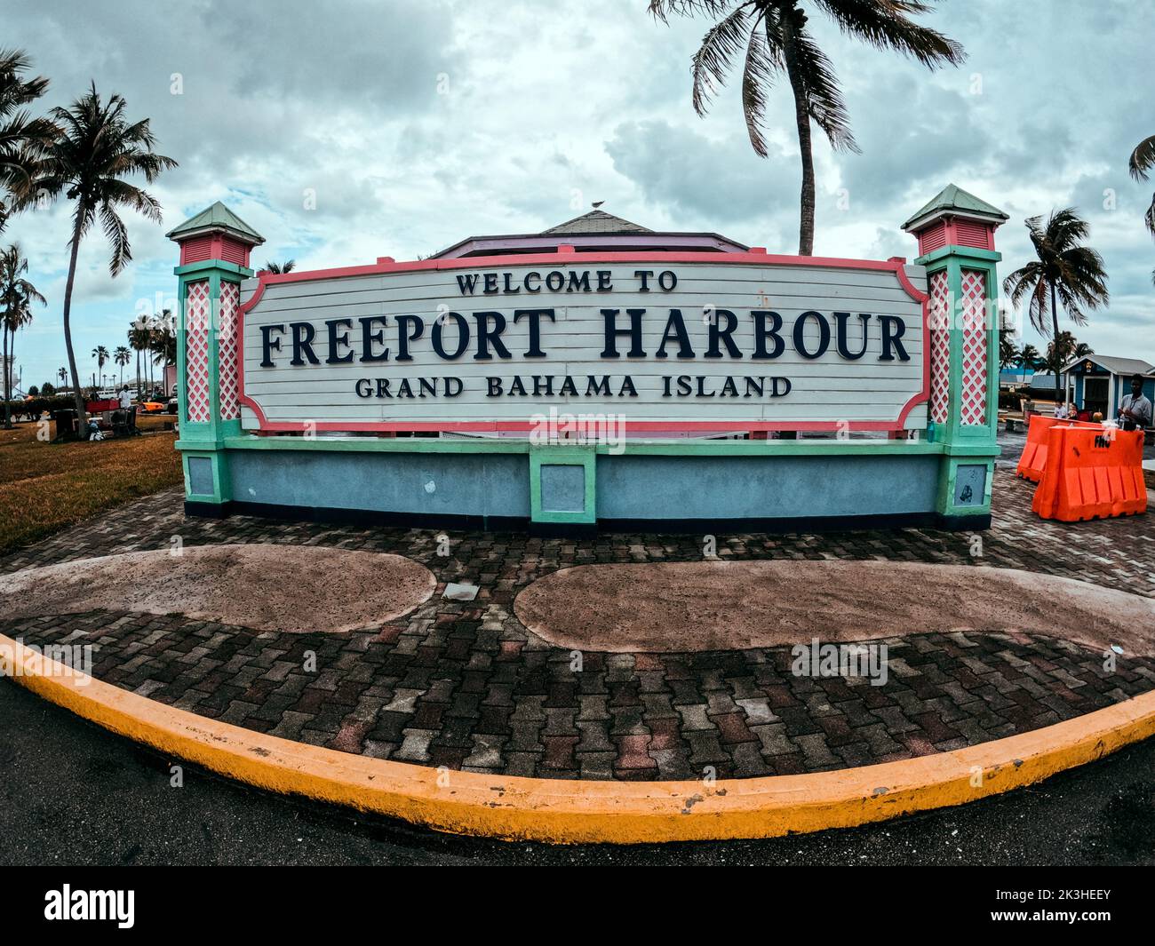 FREEPORT, GRAND BAHAMA ISLAND - APRIL 29, 2022: A sign welcomes ...