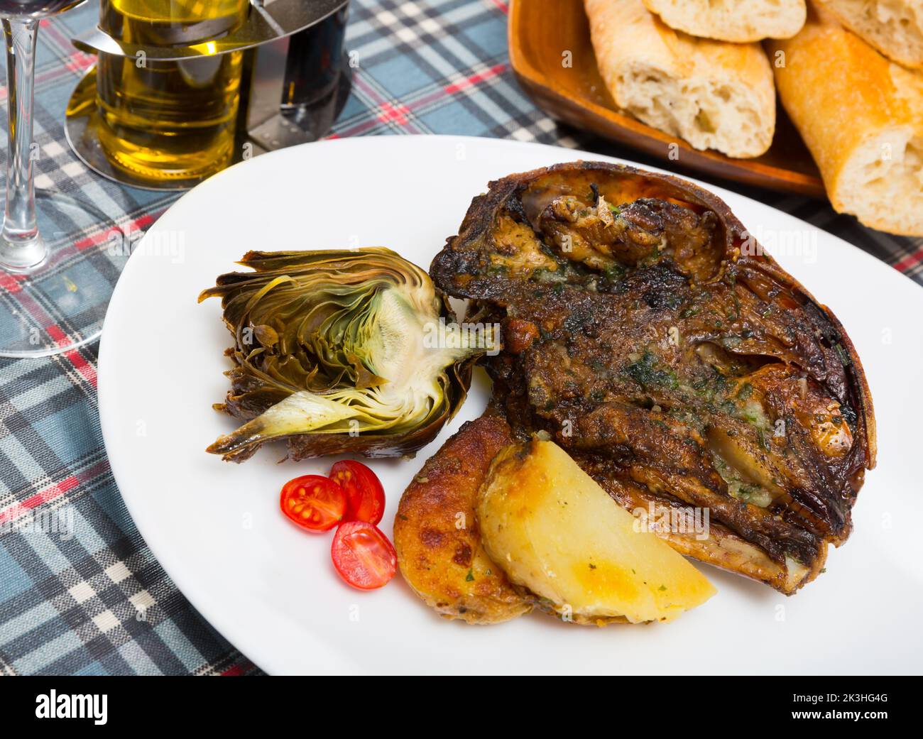 Sheep head dish hi-res stock photography and images - Alamy