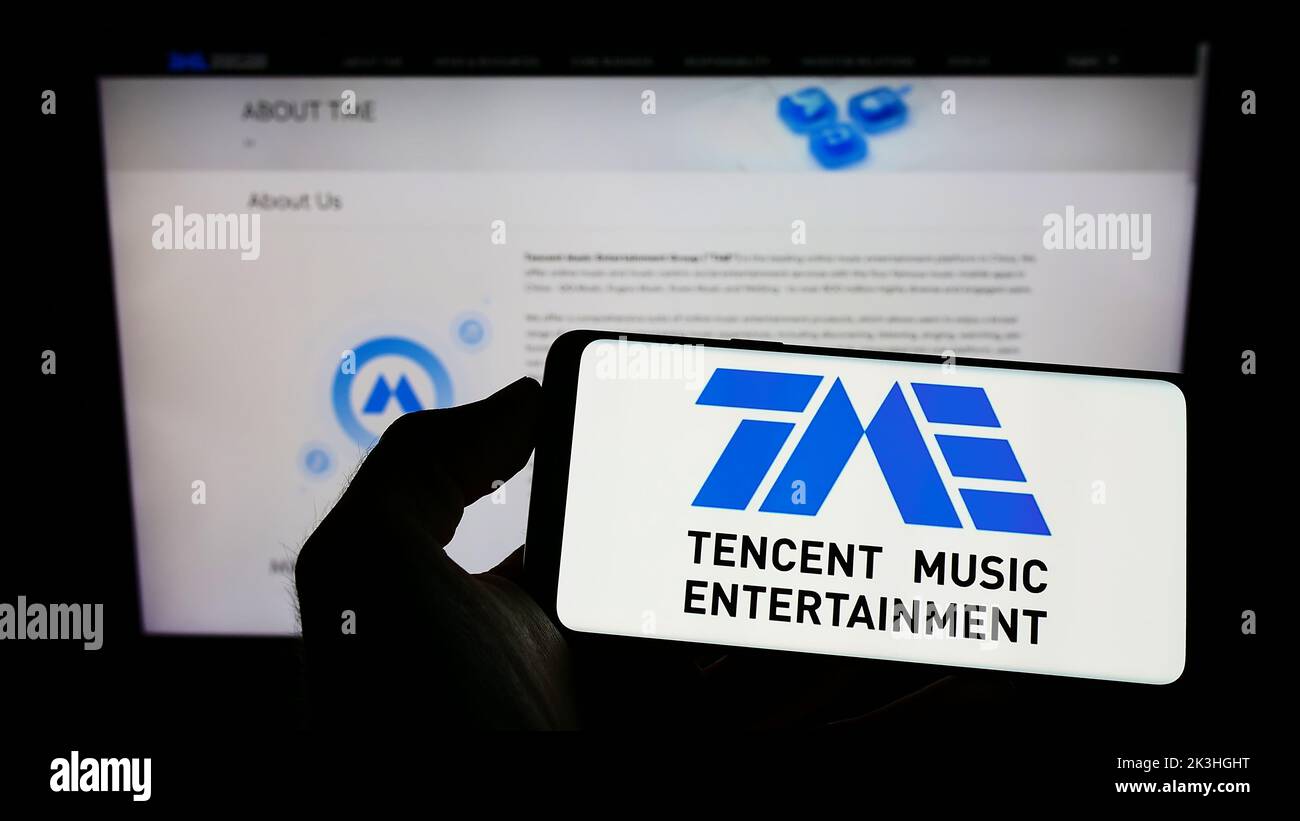 Qq logo hi-res stock photography and images - Alamy