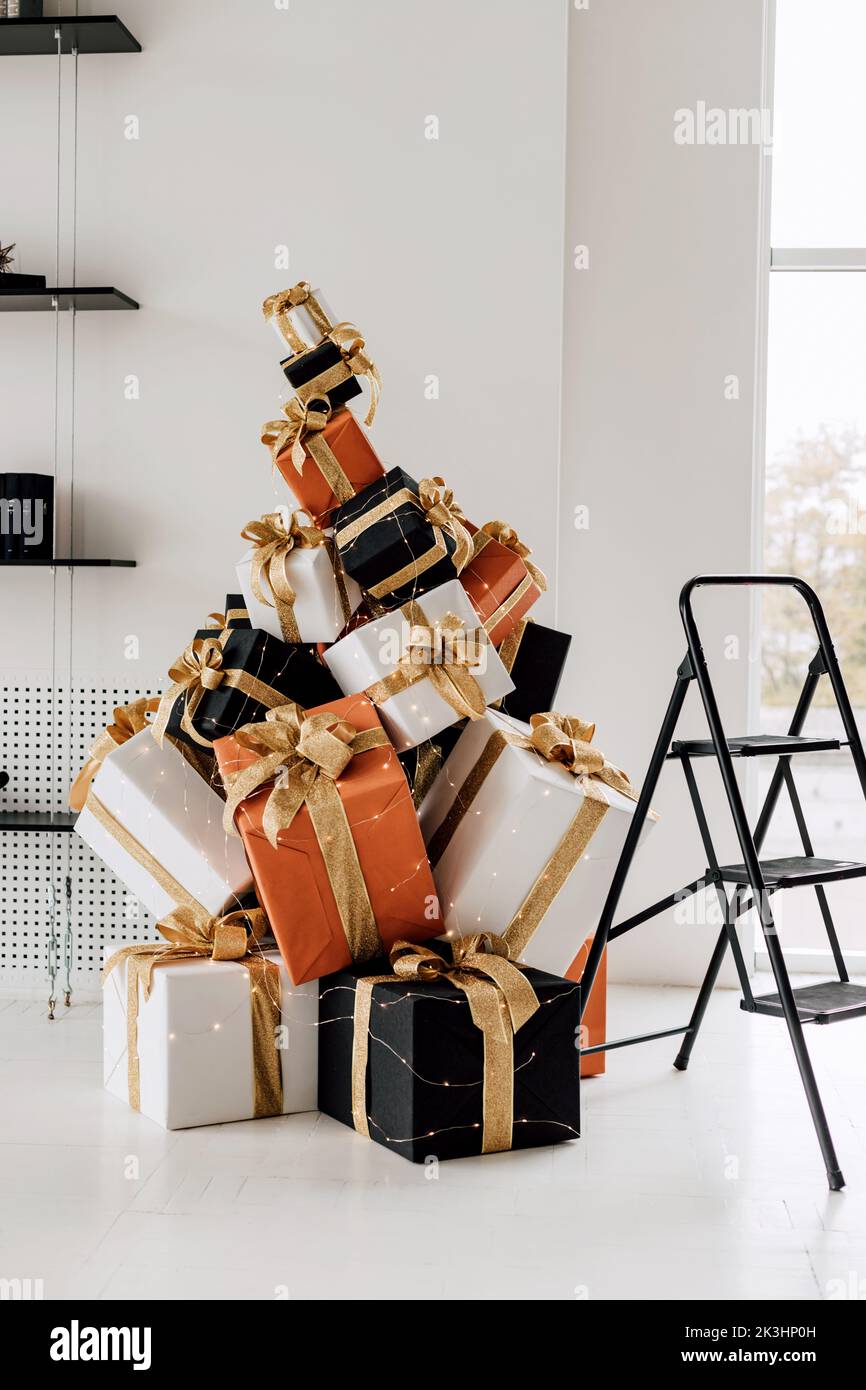 Surprise valentines day boxing hi-res stock photography and images - Alamy