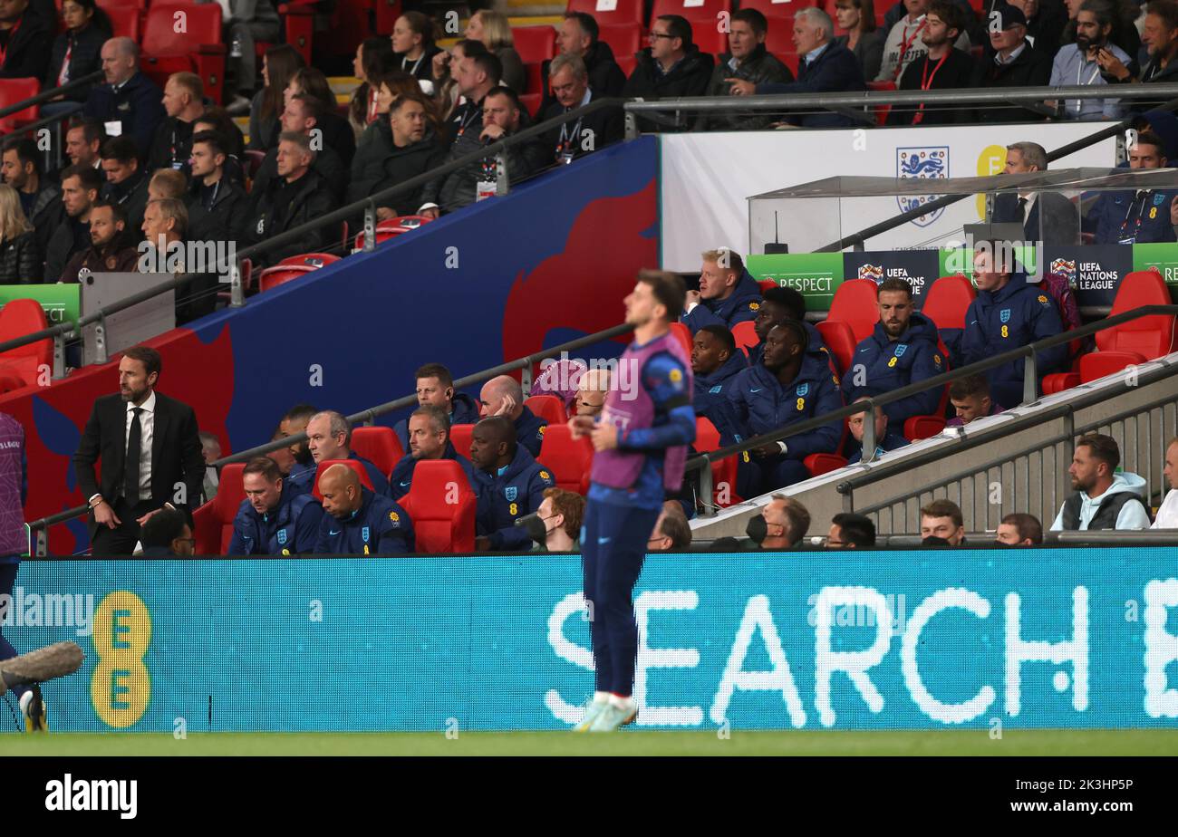 The england substitutes bench hi-res stock photography and images - Alamy