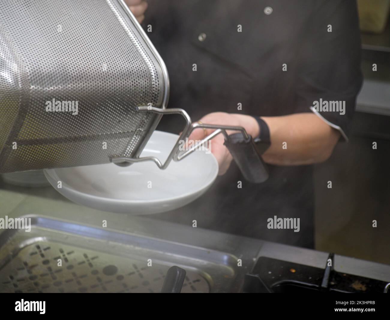 Boiled pasta pouring hi-res stock photography and images - Alamy