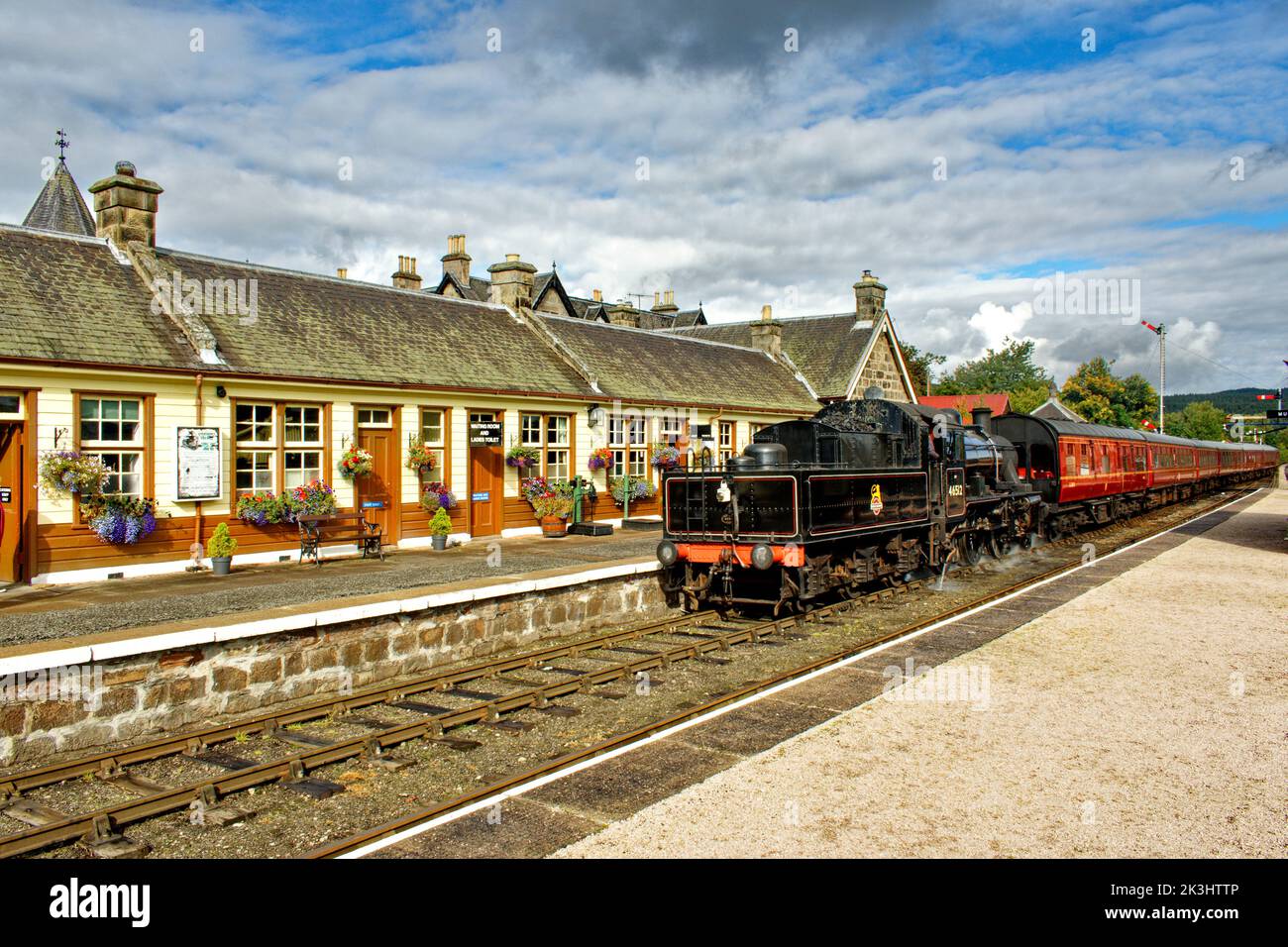 STRATHSPEY STEAM RAILWAY AVIEMORE SCOTLAND THE TRAIN APPROACHING BOAT ...