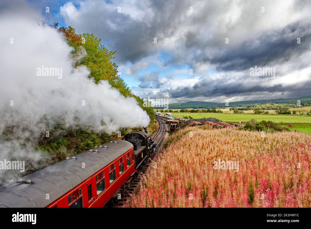 Steam train station flowers hi-res stock photography and images - Alamy