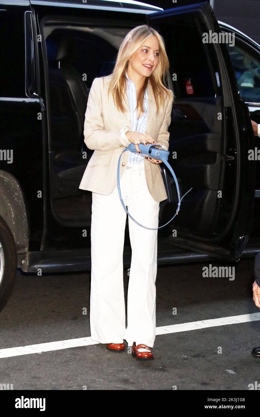 Jenny Mollen on set of Good Morning America to talk about new book ...