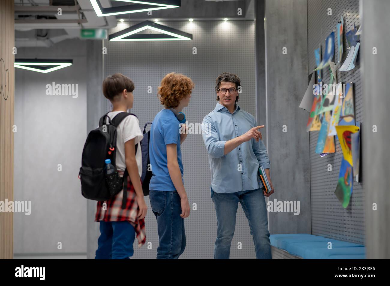 Explaining educational hi-res stock photography and images - Alamy