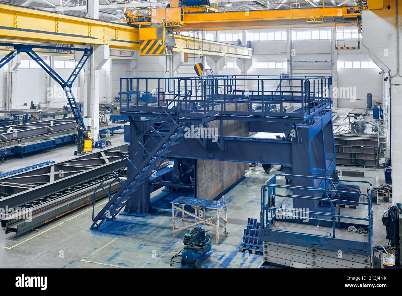 Workshop for large sized metal construction assembling Stock Photo - Alamy