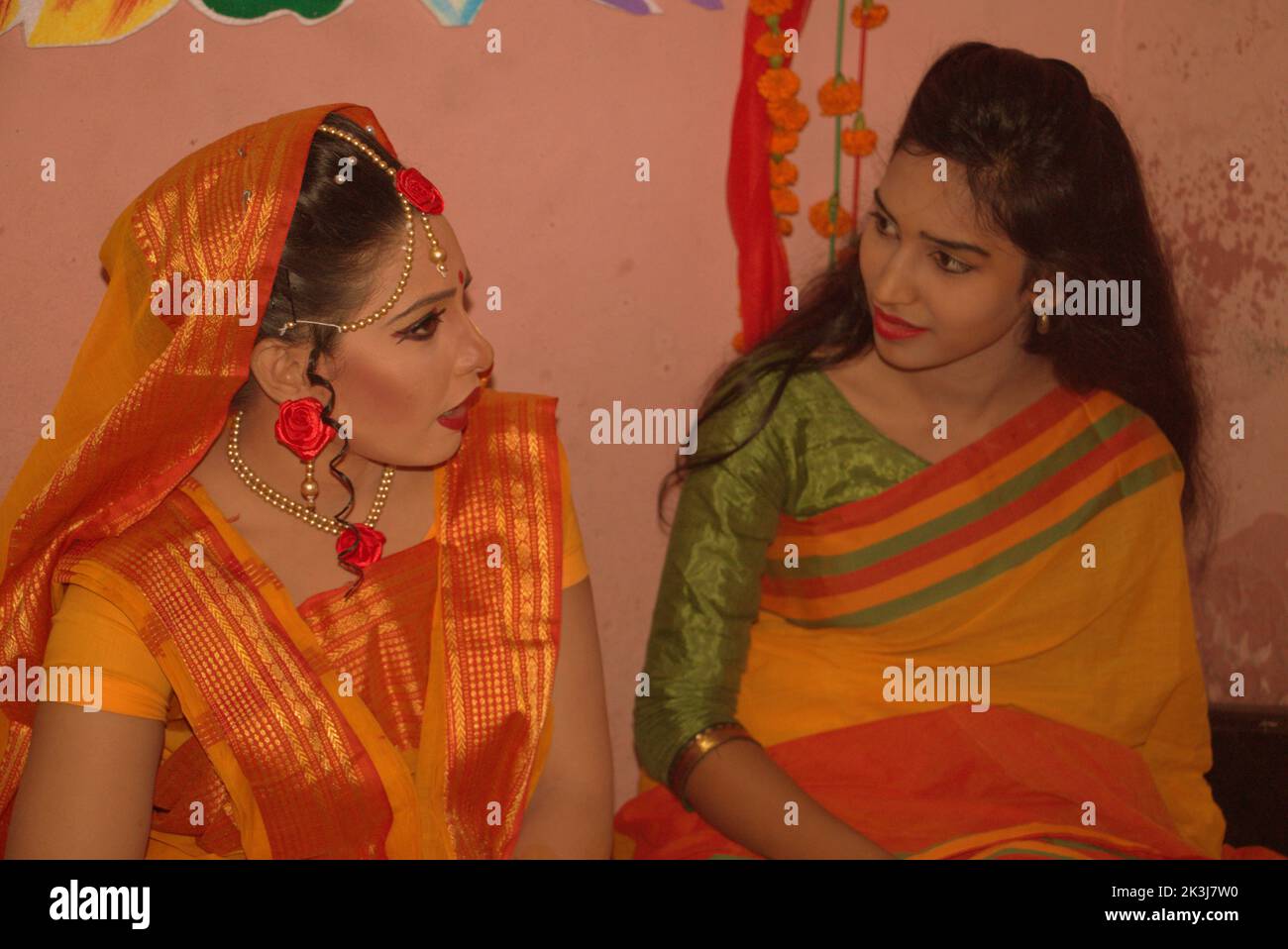 Two indian women talking hi-res stock photography and images - Alamy