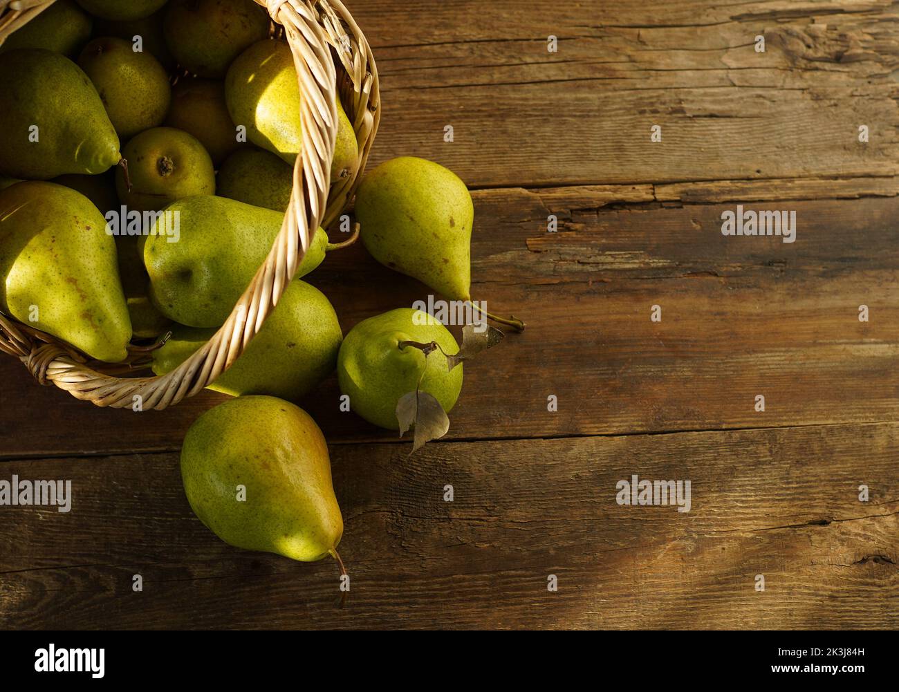 Pears on a wooden background. Fruit harvest. Autumn still life. Pear ...
