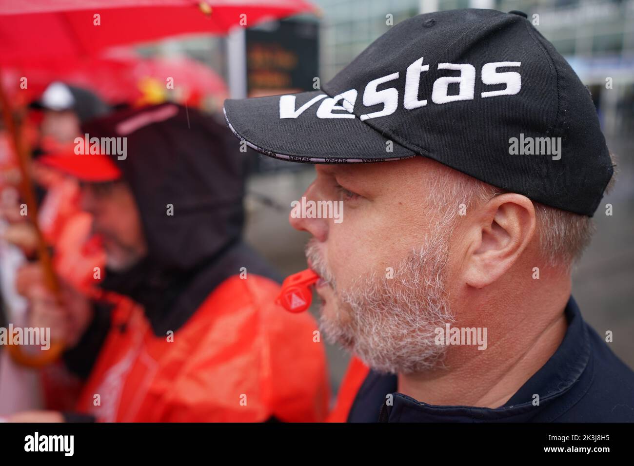 27 September 2022, Hamburg: Vestas employees demonstrate for a ...