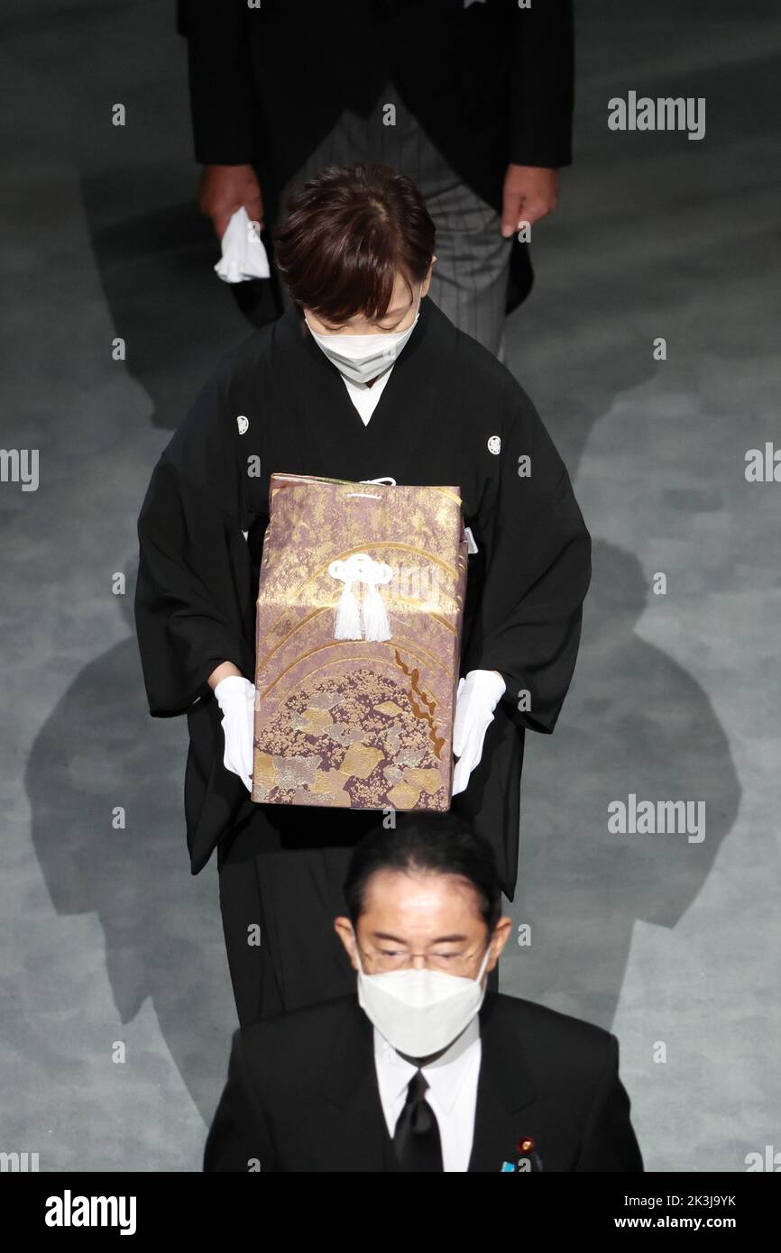 Japan funeral ashes hi-res stock photography and images - Alamy