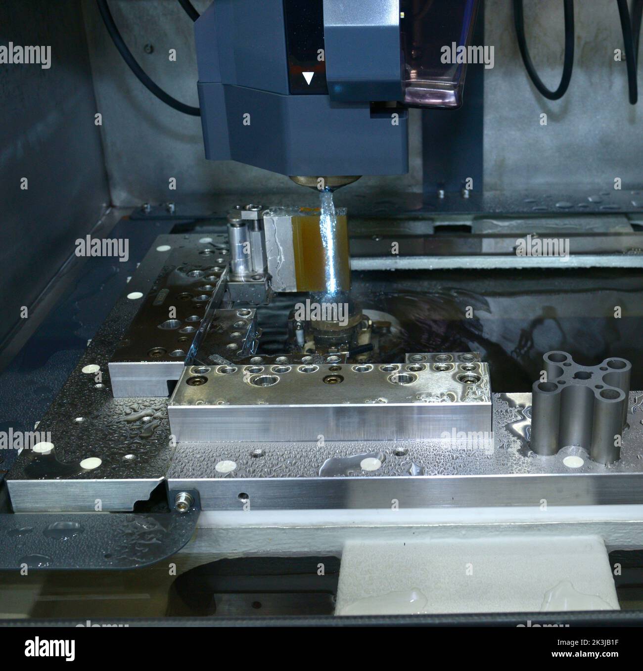 Intelligent automatic threader of electrical discharge machine working ...