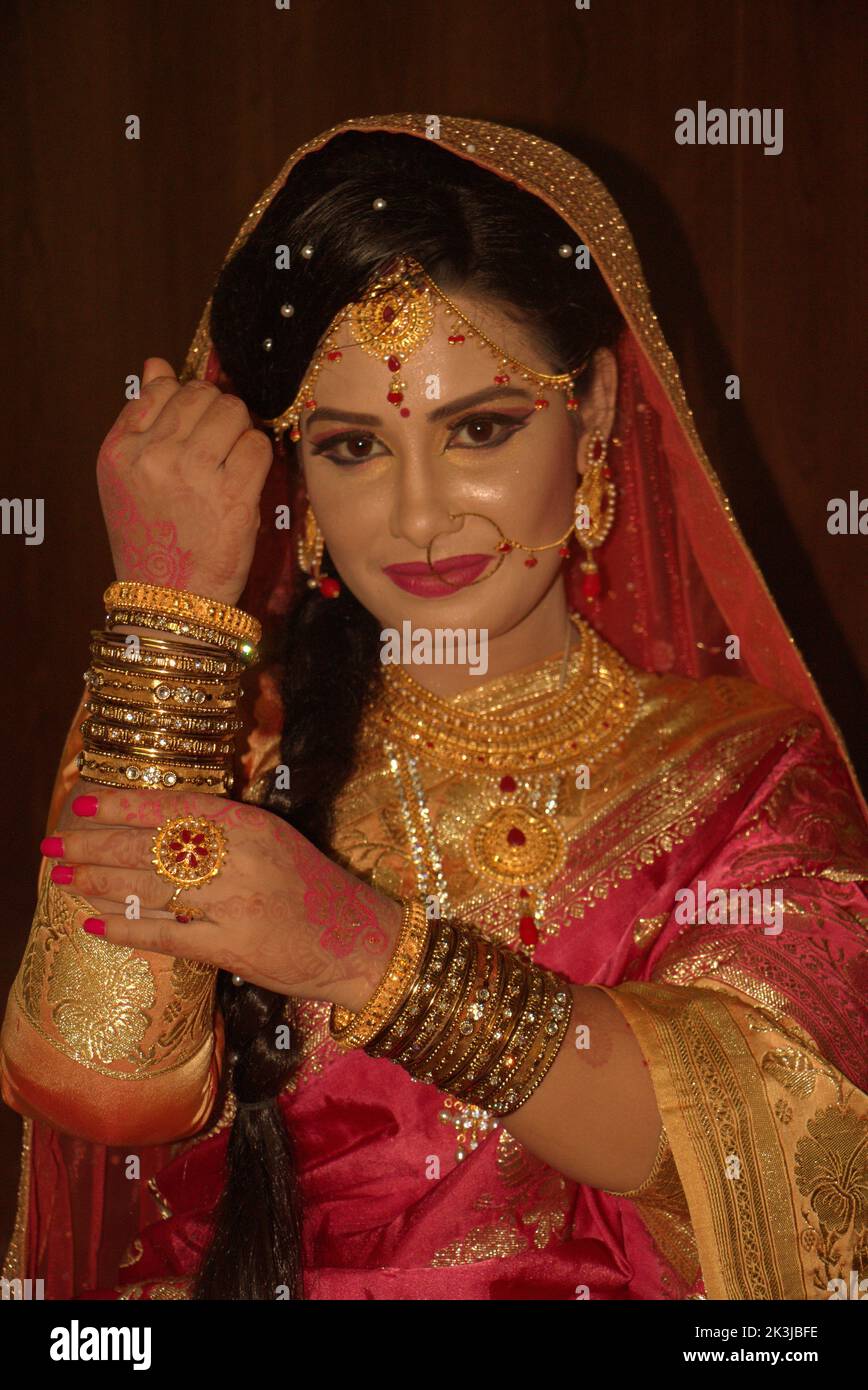 Sari outfit hi-res stock photography and images - Alamy