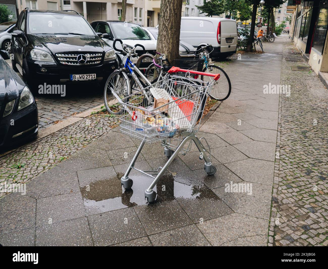 Shopping items in trolley hi-res stock photography and images - Alamy