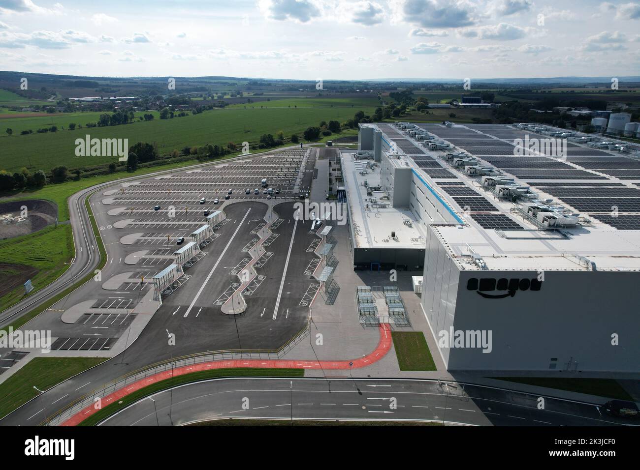 Amazon distribution center aerial hi-res stock photography and images ...