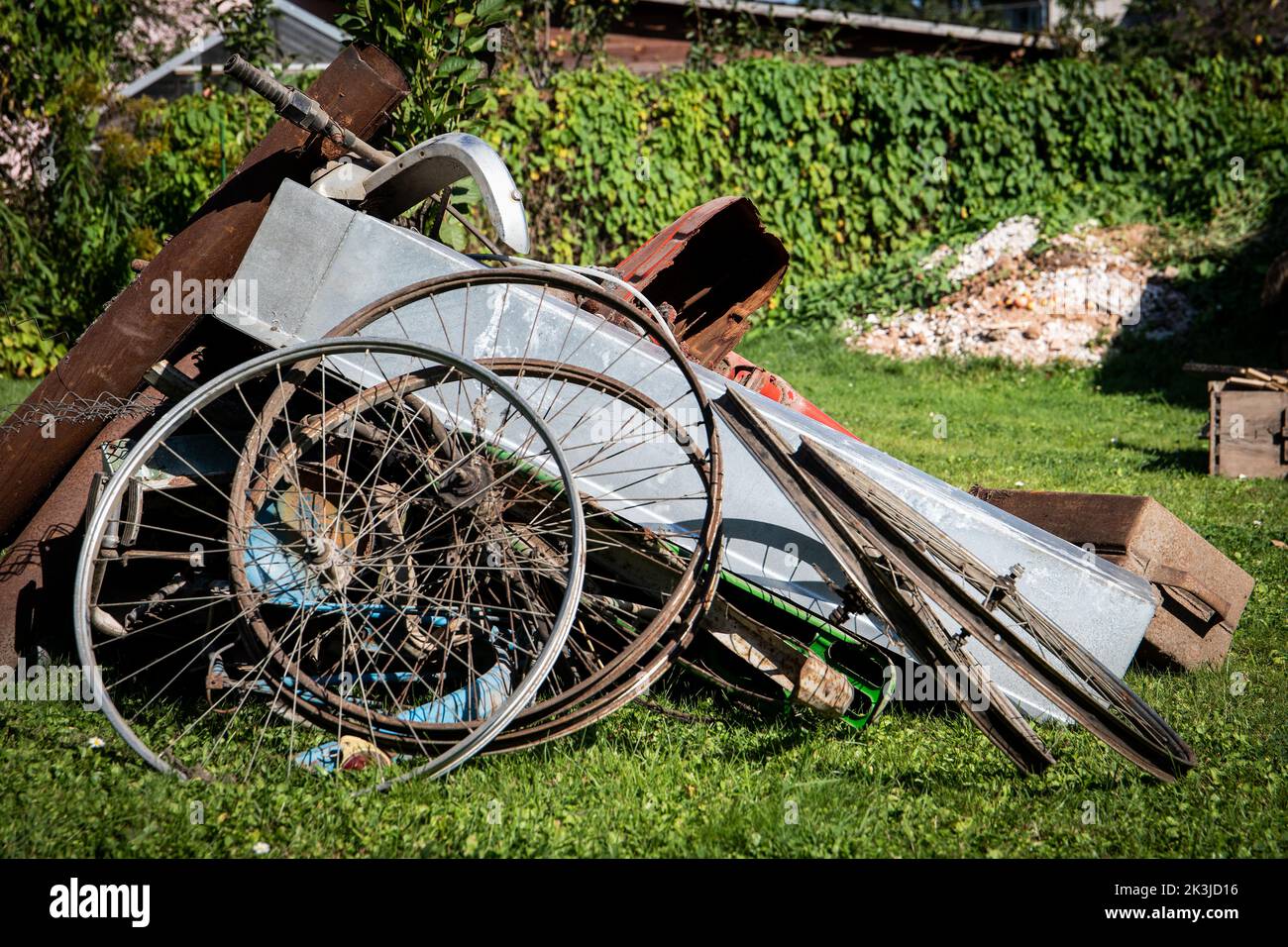 Scrap car grabber hi-res stock photography and images - Alamy
