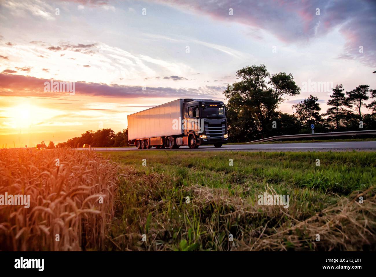 Black articulated lorry hi-res stock photography and images - Alamy