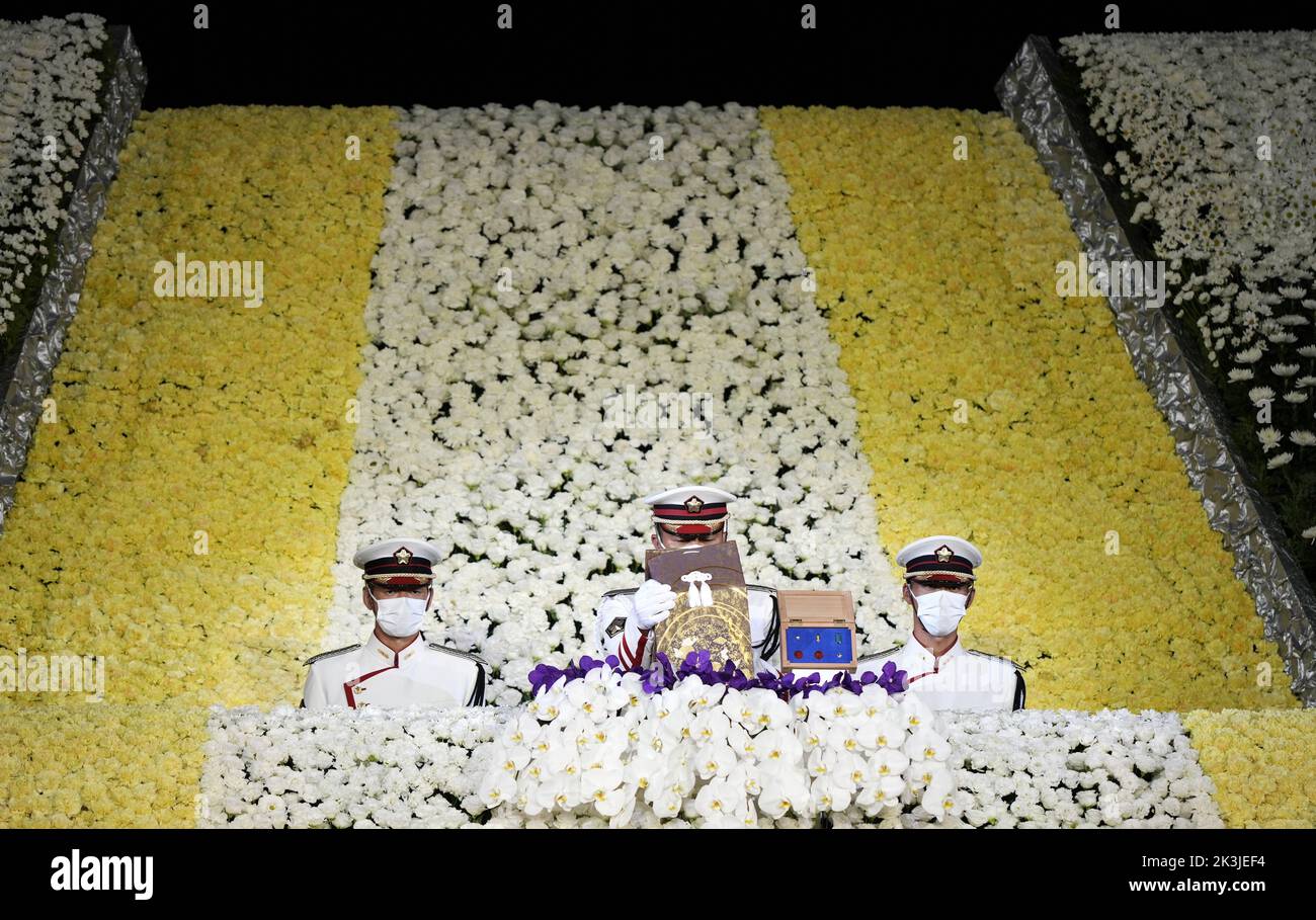 Japan funeral ashes hi-res stock photography and images - Alamy