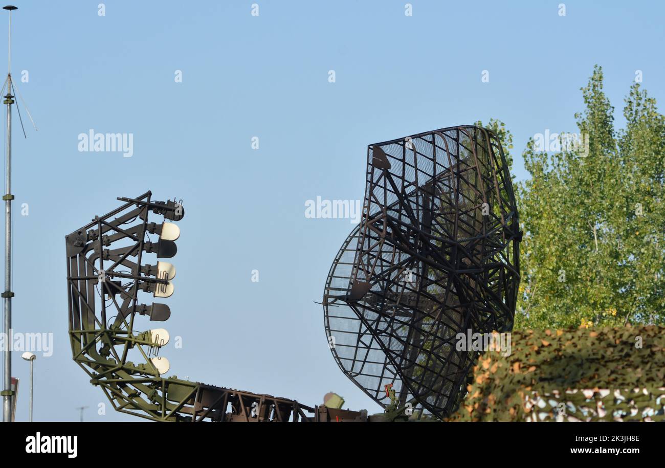 Big radar hi-res stock photography and images - Alamy