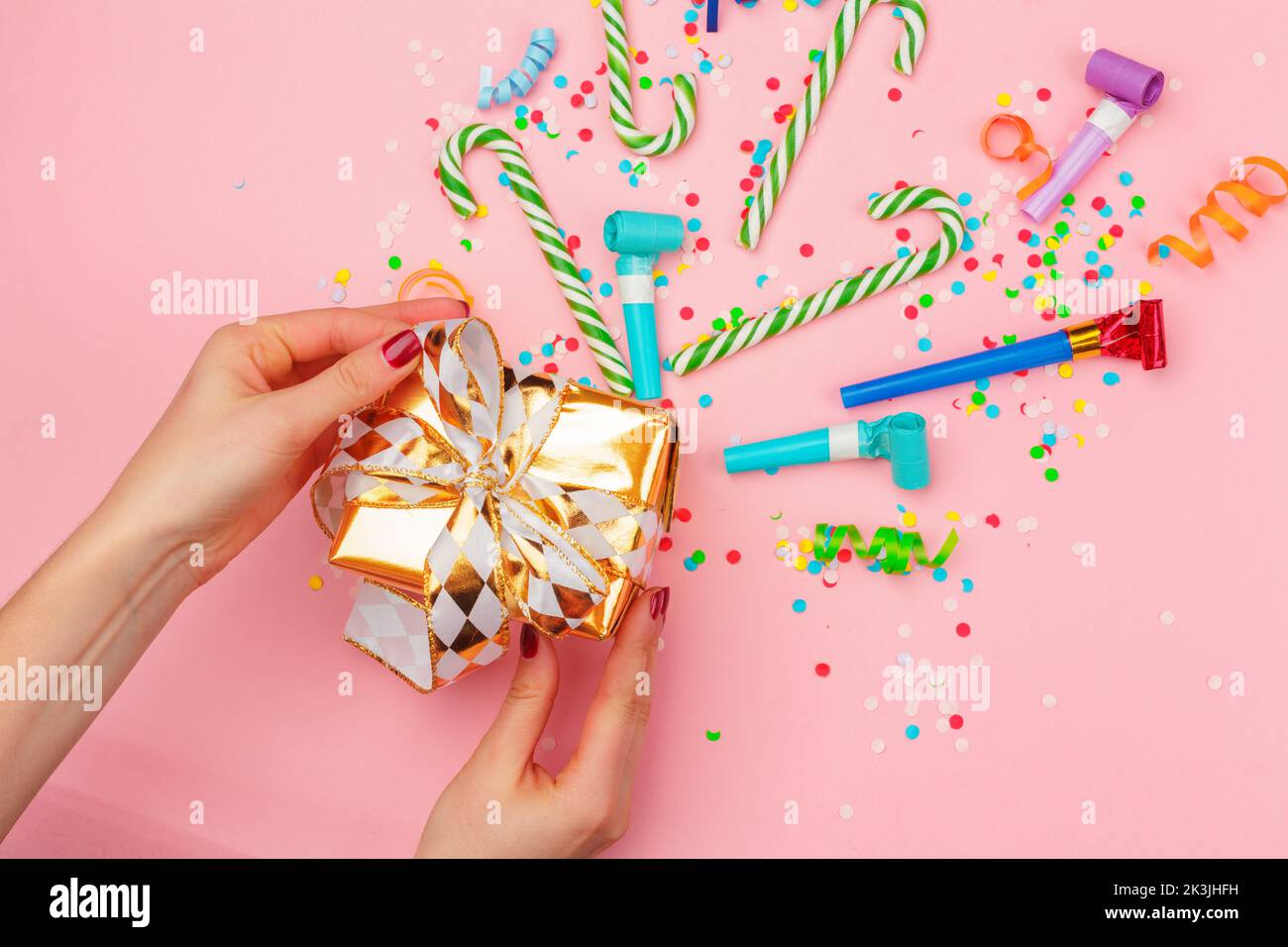 gift box with various party confetti, streamers and decoration Stock ...