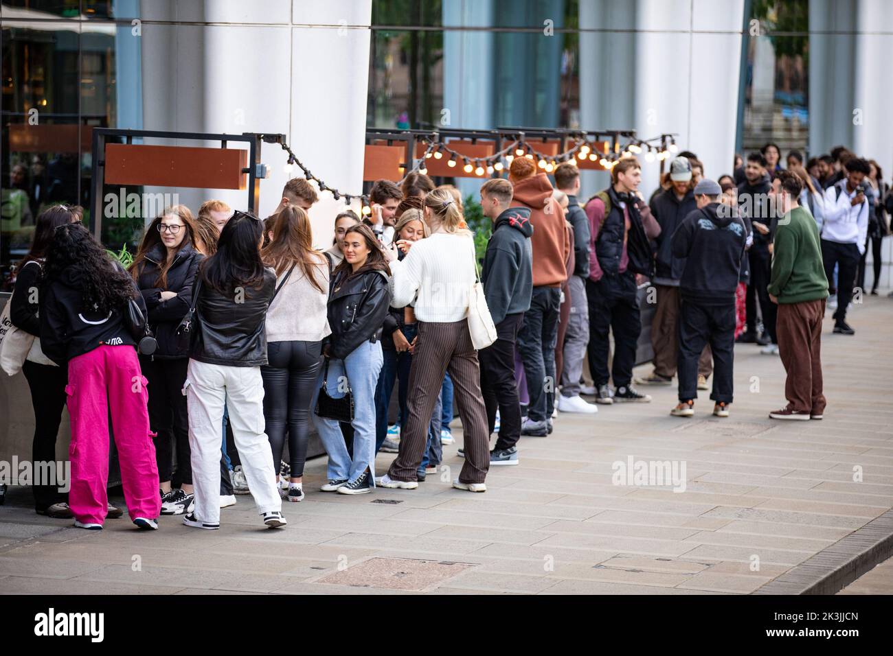 EDITORIAL USE ONLY Students queue outside wagamama St Peters Square ...