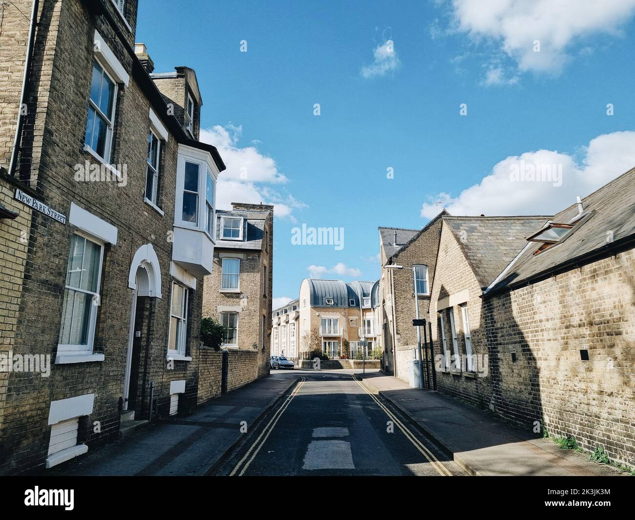 The Cambridge back street in England with a narrow alley between ...