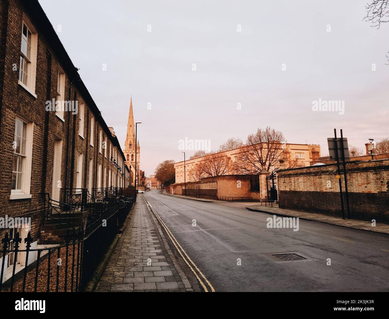 A street inCambridge,England with a narrow alley between historic ...