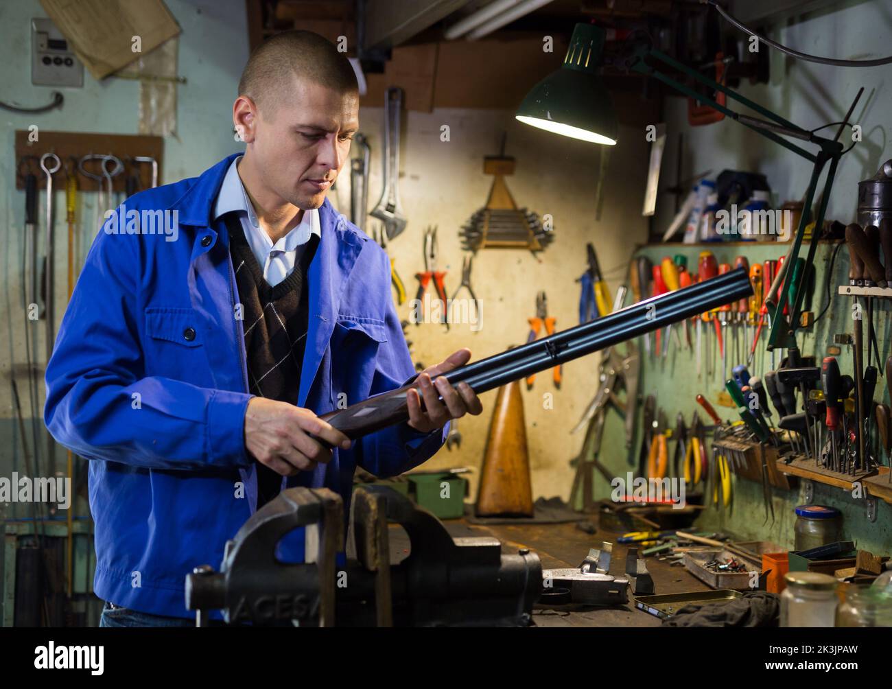 Gunsmith workshop hi-res stock photography and images - Alamy