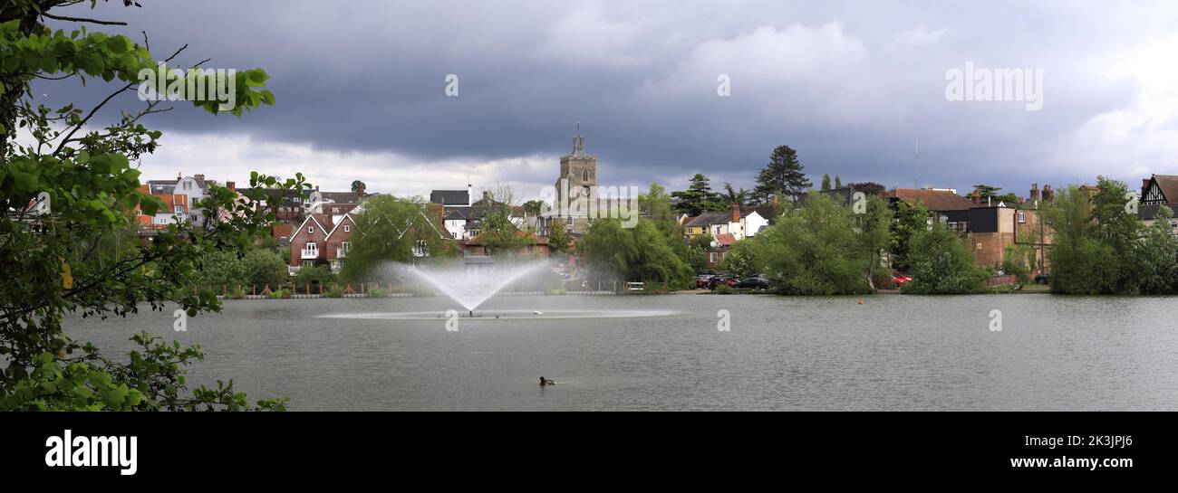 View of the Mere in the market town of Diss, Norfolk, England, Britain ...
