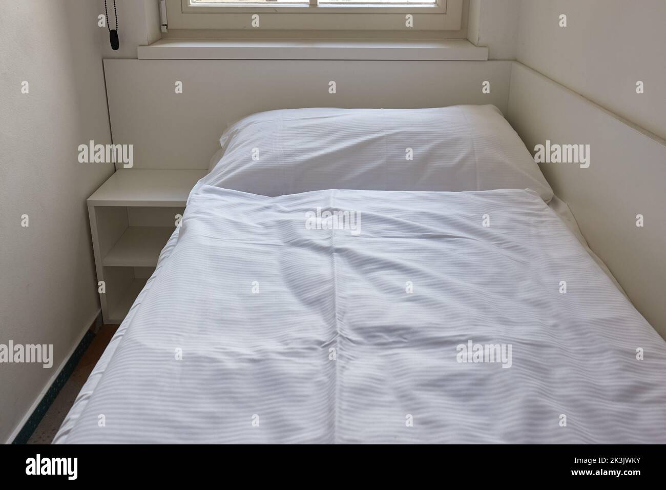 Hotel bed closeup Stock Photo - Alamy