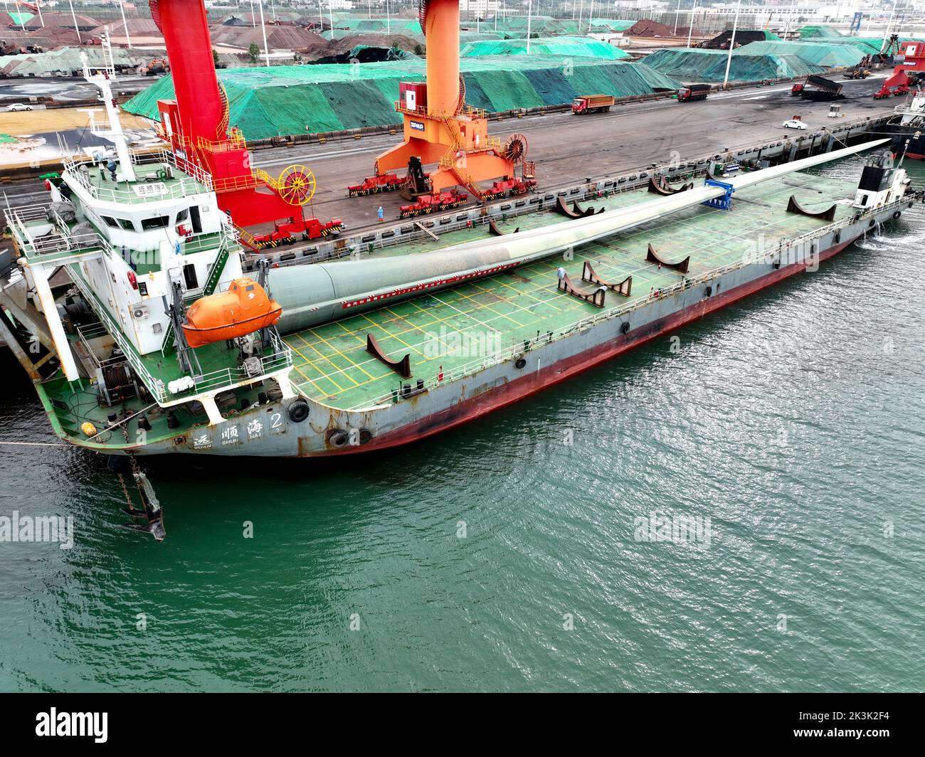 LIANYUNGANG, CHINA - SEPTEMBER 27, 2022 - Workers hoist the world's ...