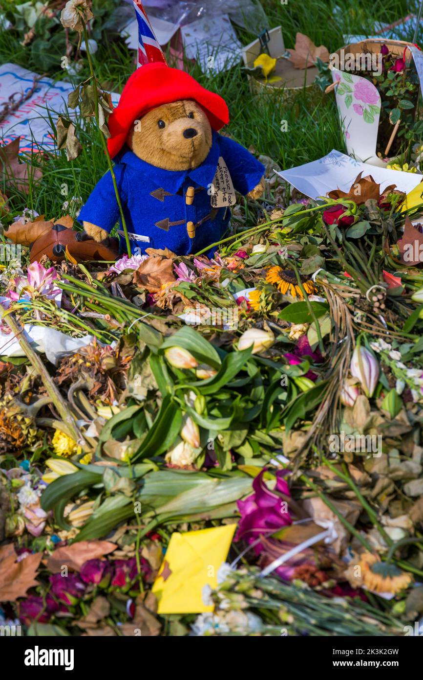 Please look after the queen thank you hi-res stock photography and ...