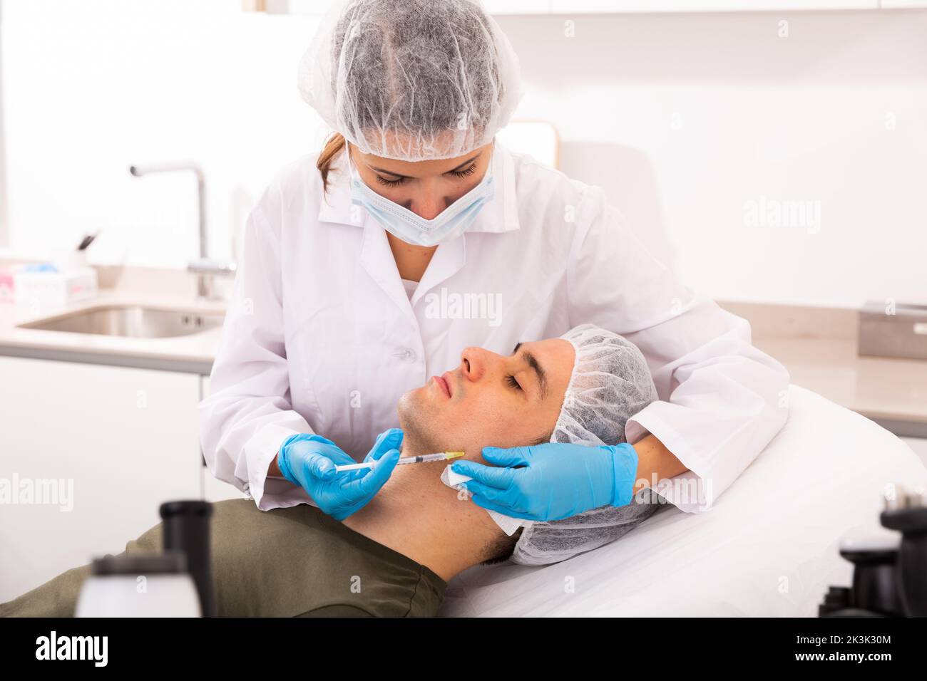 Female doctor injecting hyaluronic acid hi-res stock photography and ...