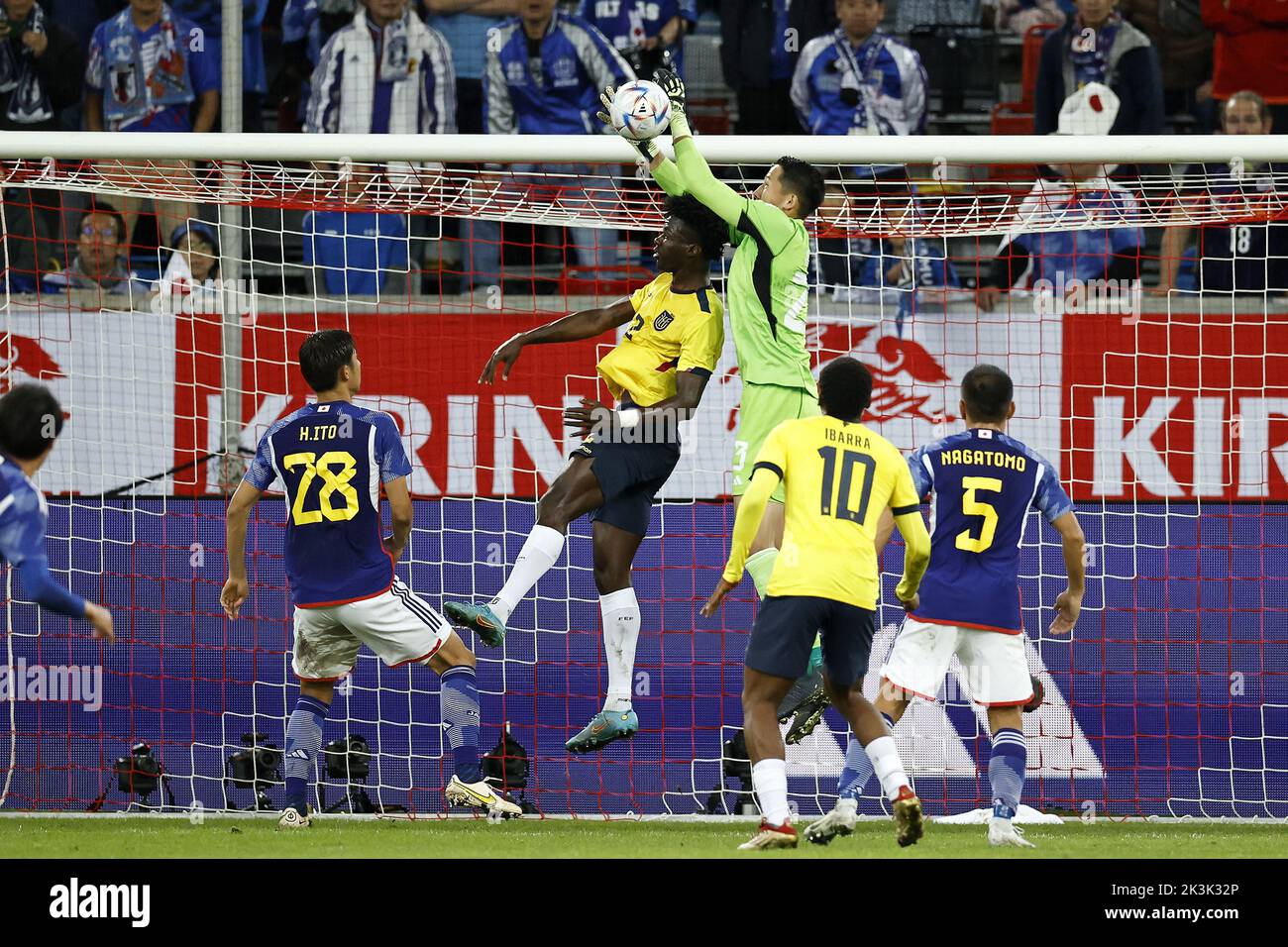 DUSSELDORF - (lr) Hiroki Ito of Japan, Jackson Porozo of Ecuador, Japan ...