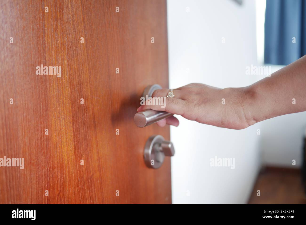 Mans hand opening door close hi-res stock photography and images - Alamy