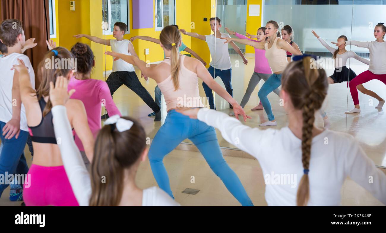 Dance coach kids hi-res stock photography and images - Alamy